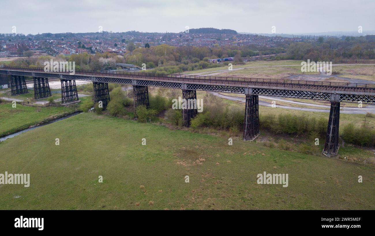 Bennerley viaduct hi-res stock photography and images - Alamy