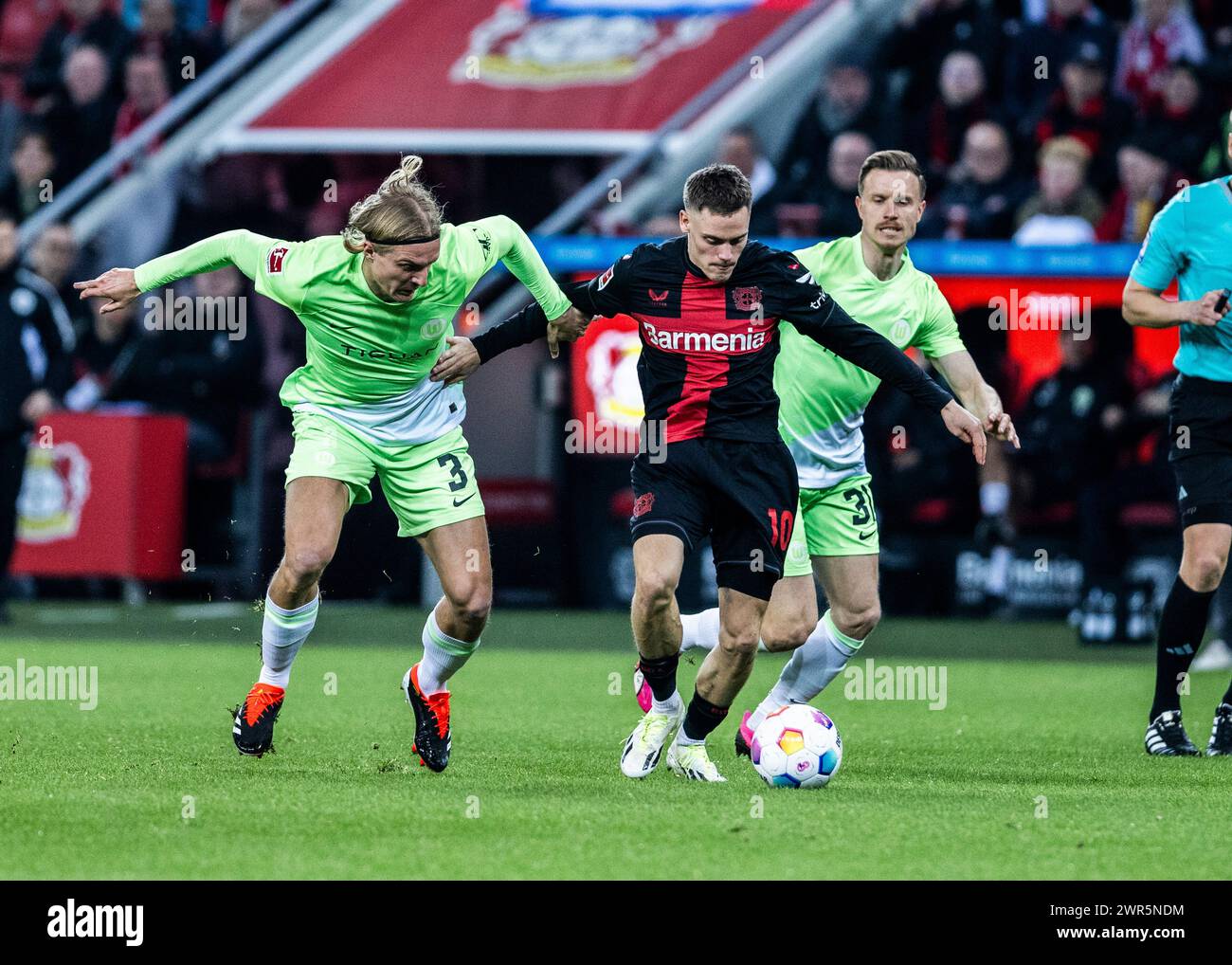 Leverkusen, Bayarena, 10.03.2024: Florian Wirtz (Leverkusen) (M) gegen ...