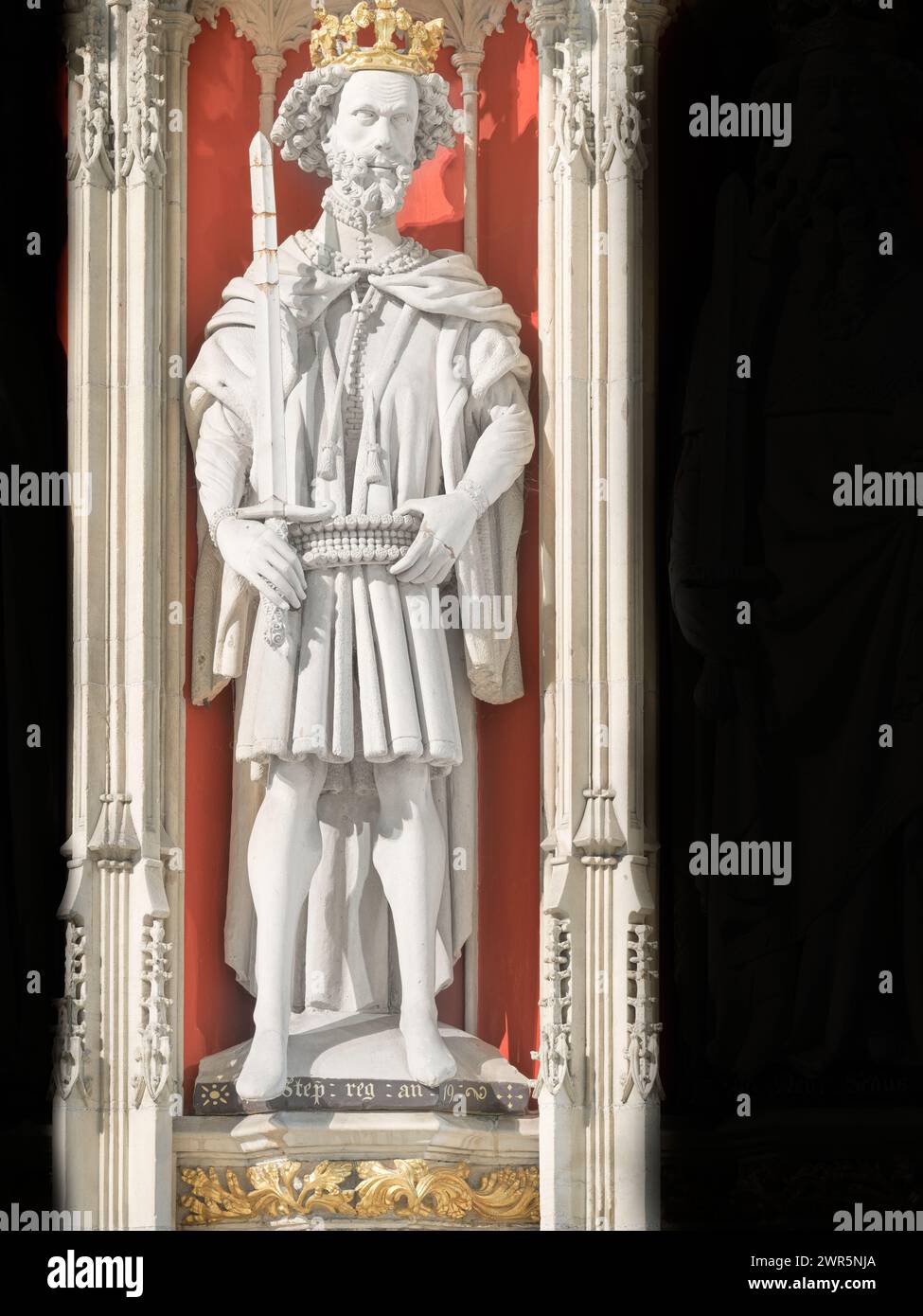 Statue of a medieval english king, Stephen, on the rood screen in the ...