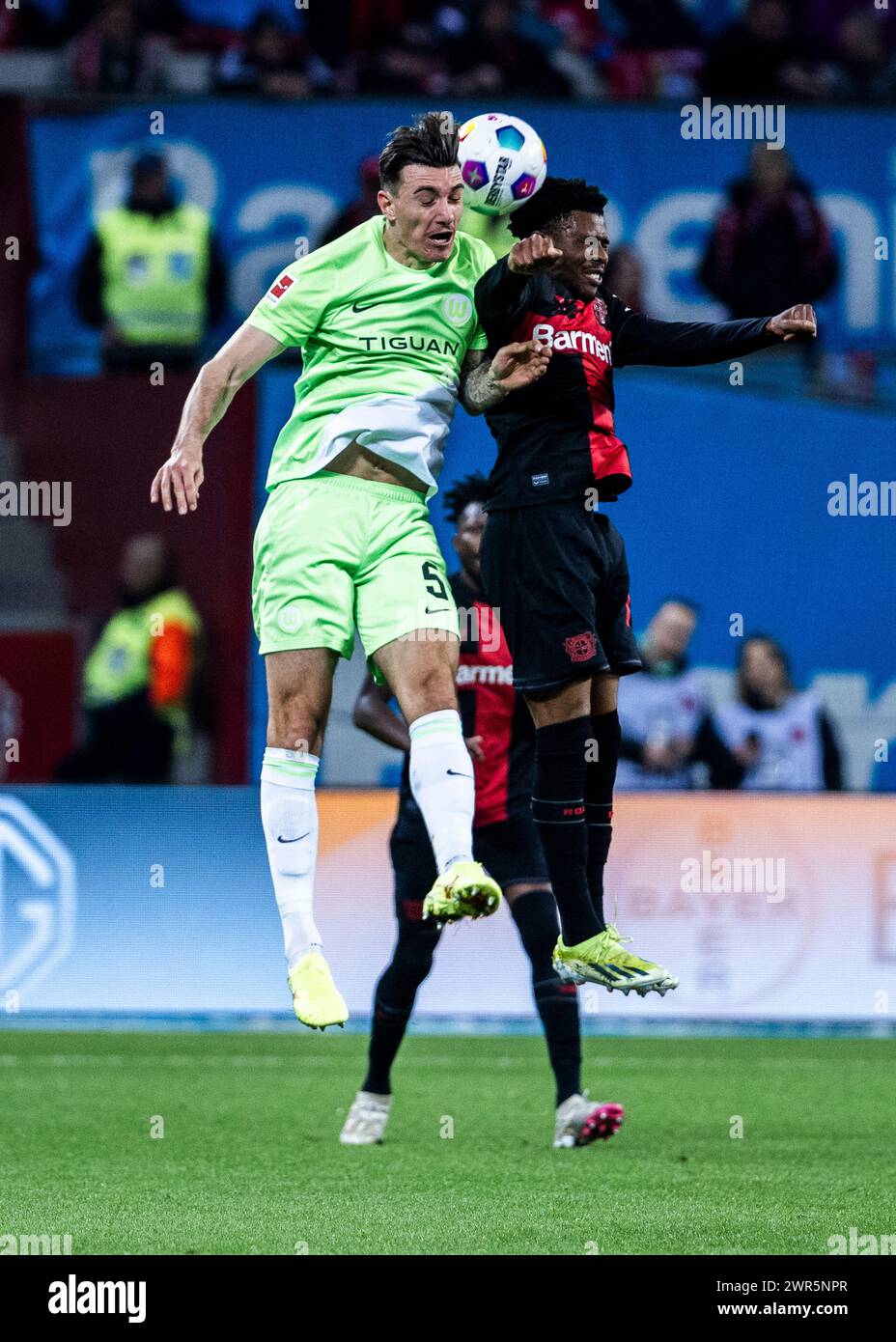 Leverkusen, Bayarena, 10.03.2024: Cedric Adrian Zesiger (Wolfsburg) (L ...