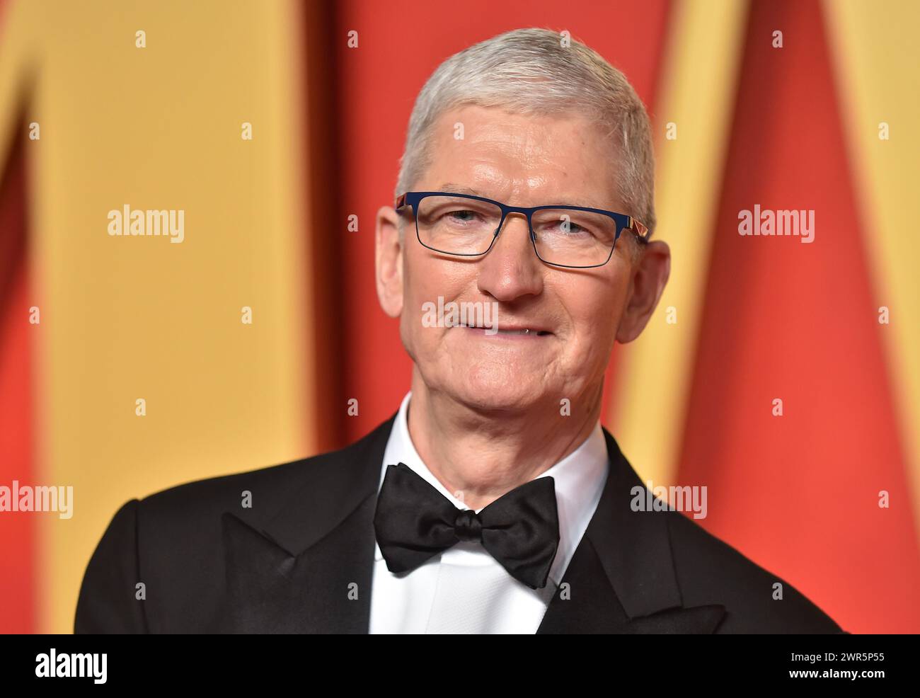 Beverly Hills, USA. 31st Dec, 2013. Tim Cook arriving to the Vanity ...