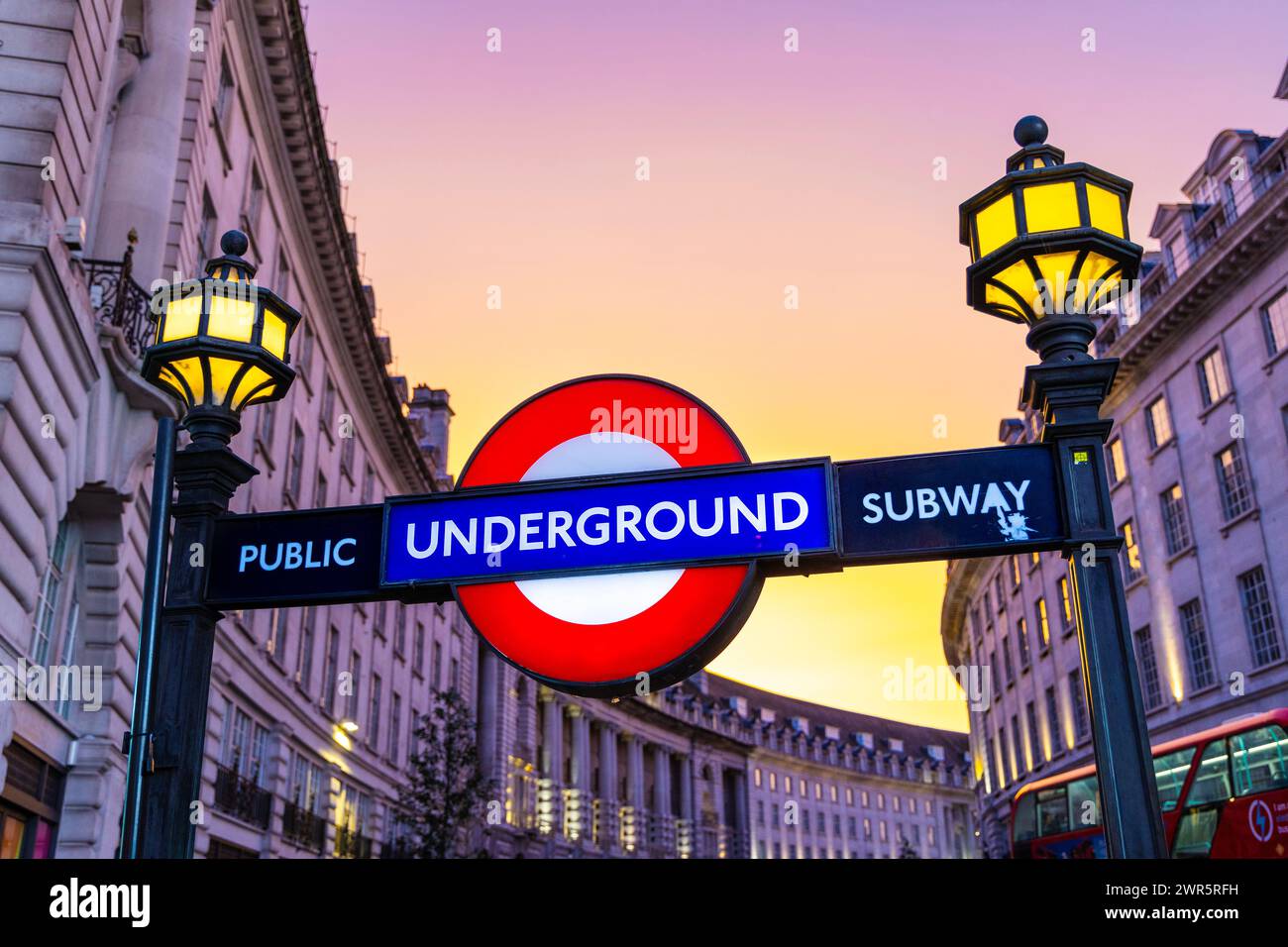 Piccadilly circus underground sign hi-res stock photography and images ...