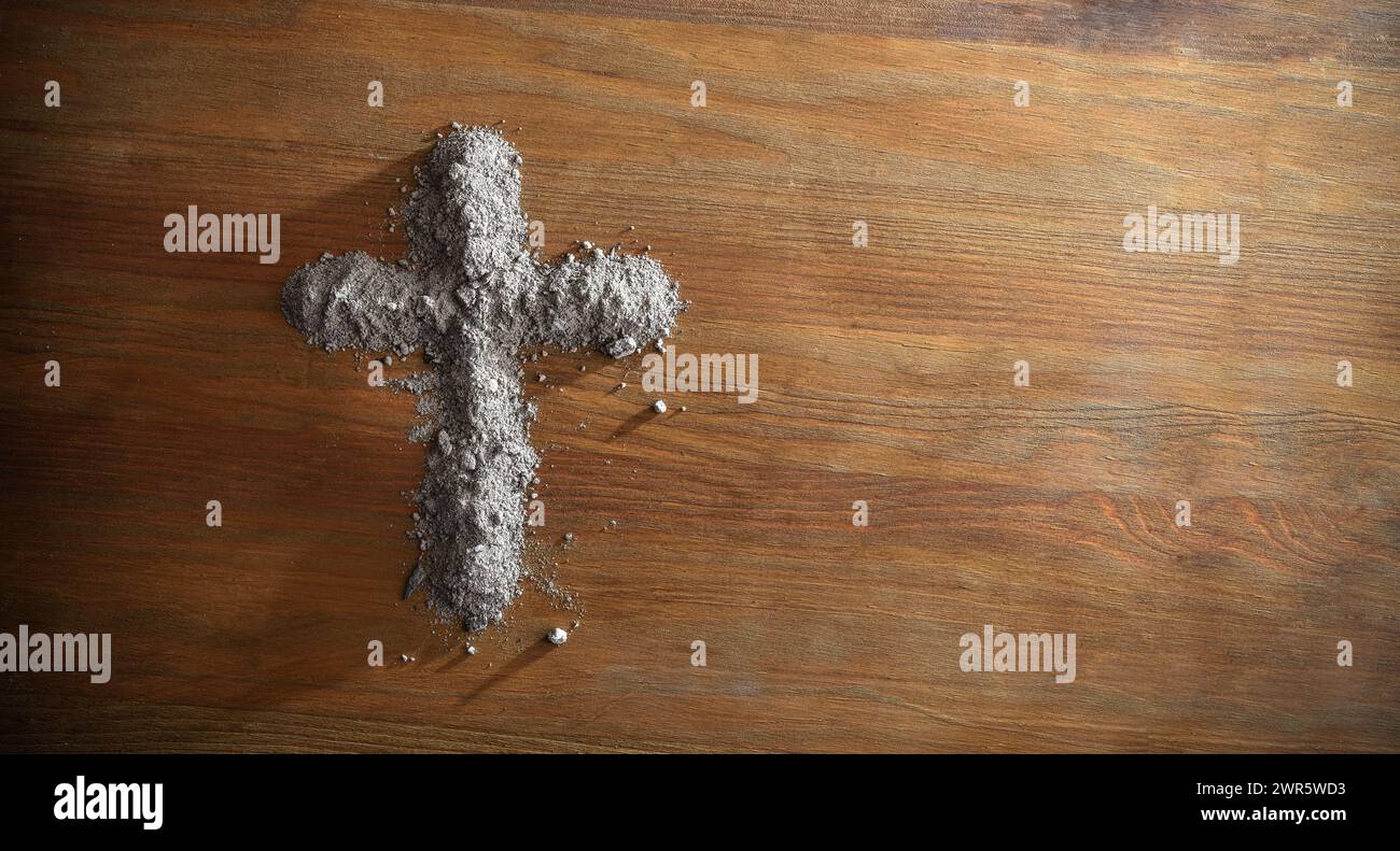 Cross on table hi-res stock photography and images - Alamy