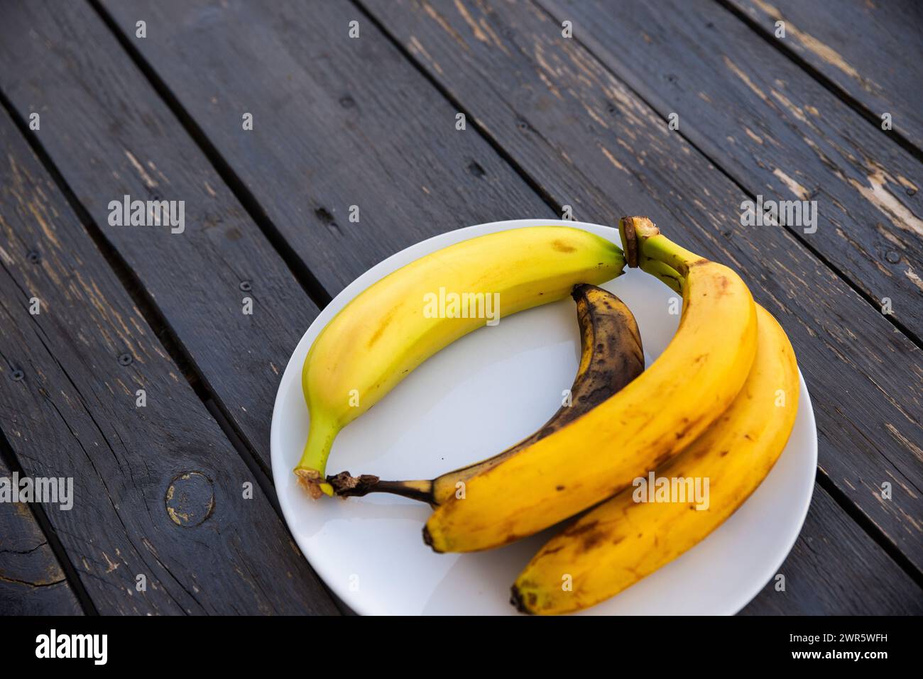 Bananas at different ripeness hi-res stock photography and images - Alamy