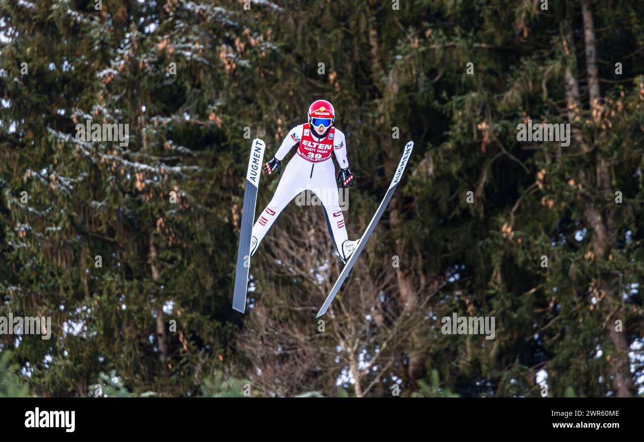 Viessmann Skispringen Weltcup Engelberg, Frauen: Die österreichische ...