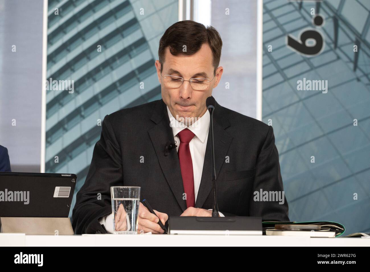 Geschaeftszahlen hi-res stock photography and images - Alamy