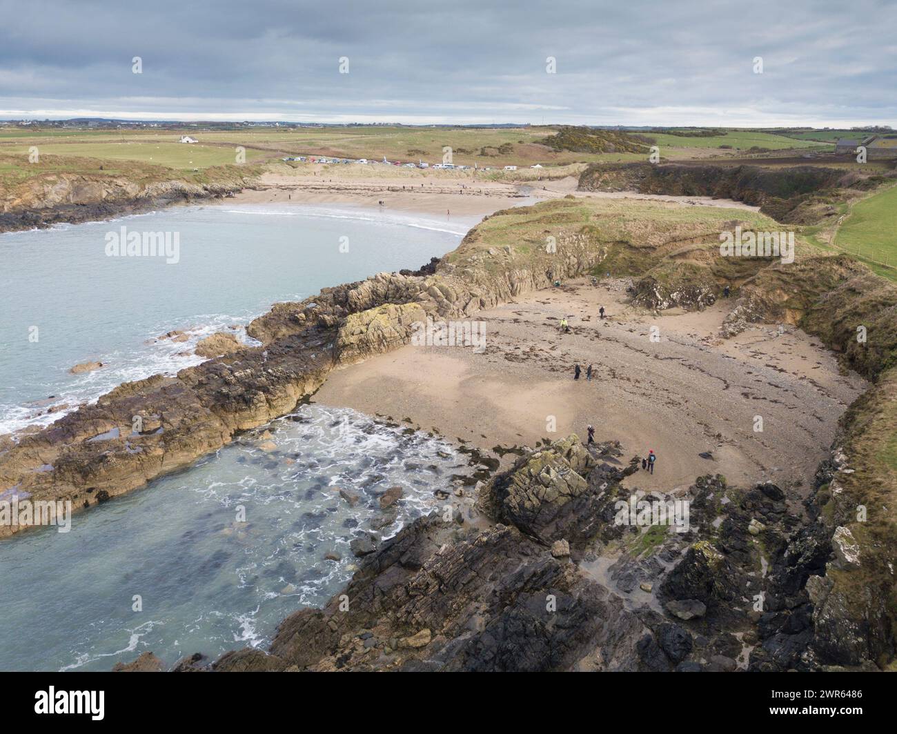 19/01/19 Volunteers clean beaches near Cable Bay Anglesey to mark the ...