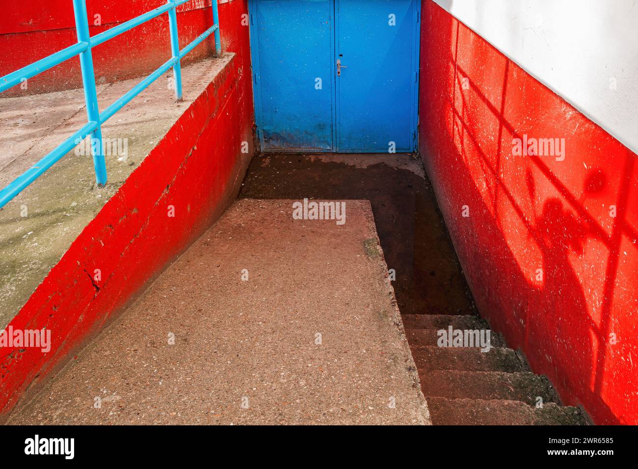 Entrance architecture ramp hi-res stock photography and images - Alamy