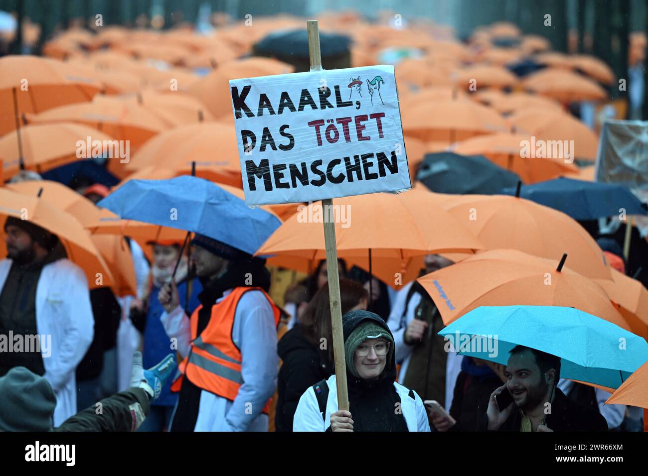 11 March 2024, North Rhine-Westphalia, Duesseldorf: Doctors protest in ...