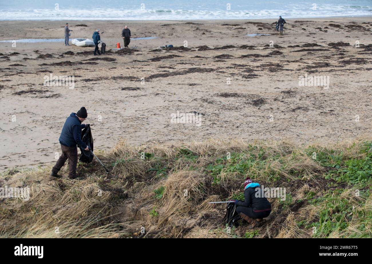 19/01/19 Volunteers clean beaches near Cable Bay Anglesey to mark the ...