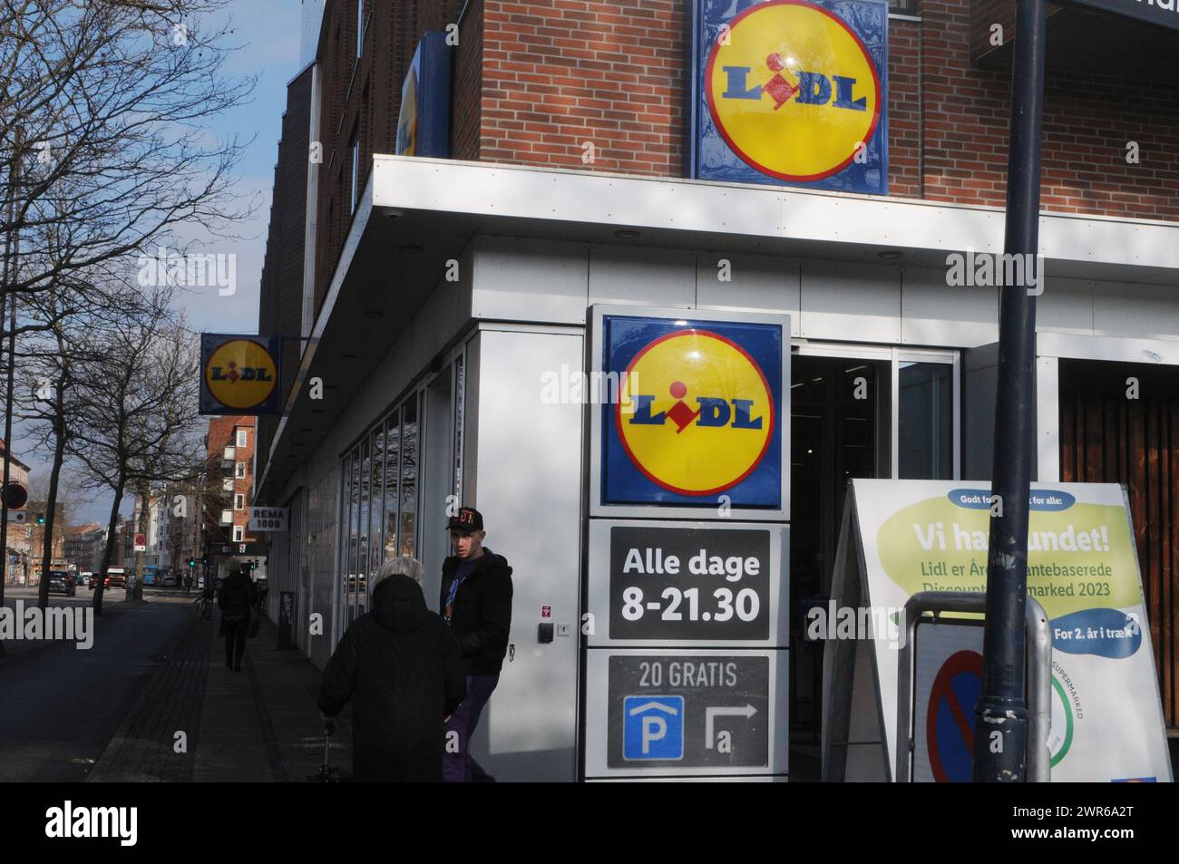 Lidl sstore hi-res stock photography and images - Alamy