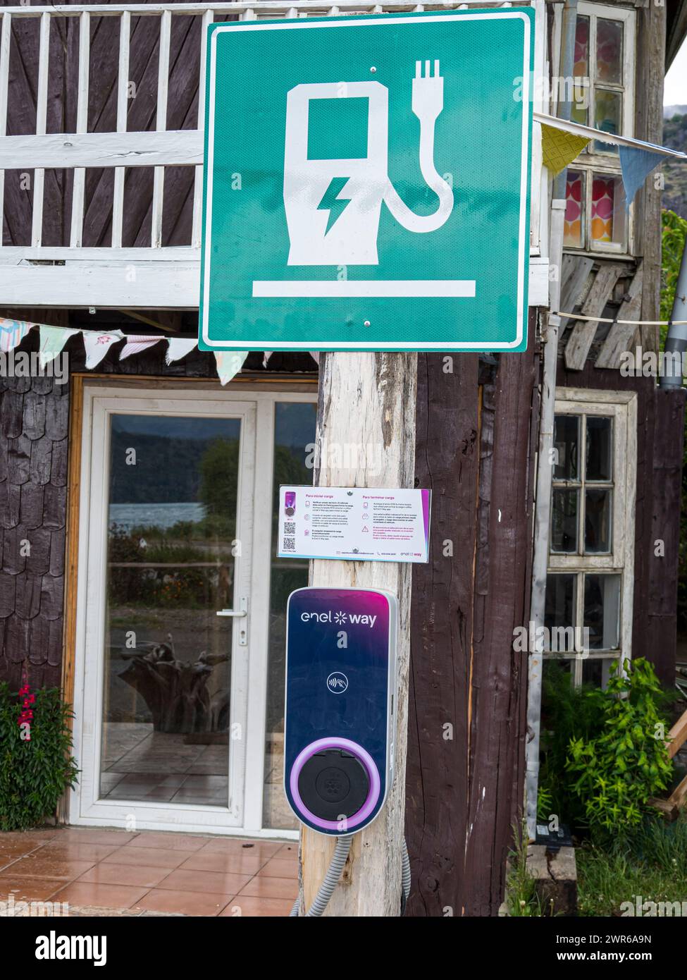 Ev charging sign hi-res stock photography and images - Alamy
