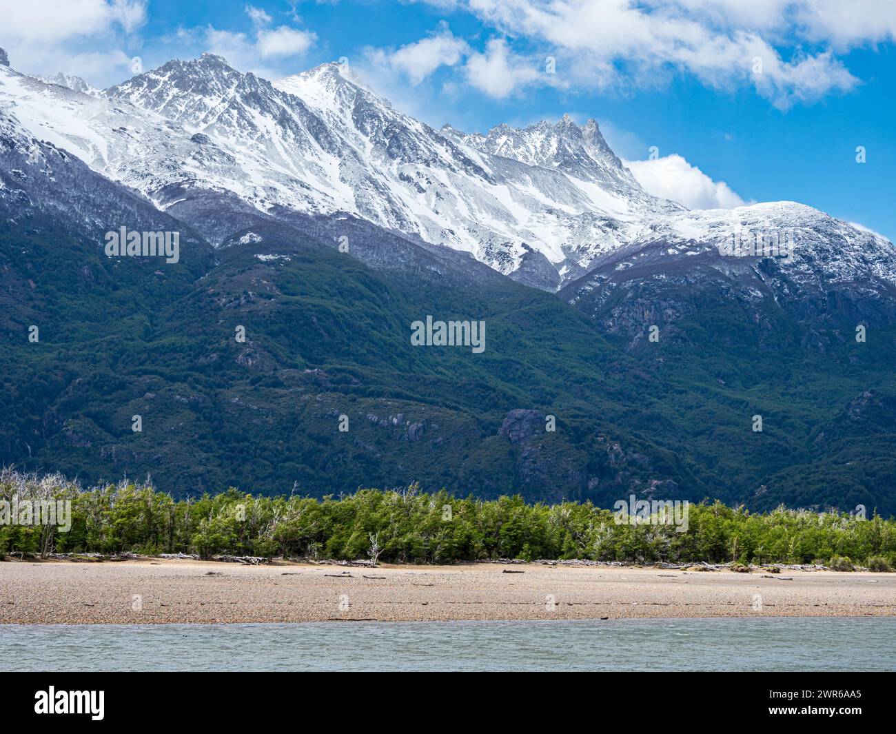 Wide river valley of the Rio Ibanez south of Villa Cerro Castillo ...