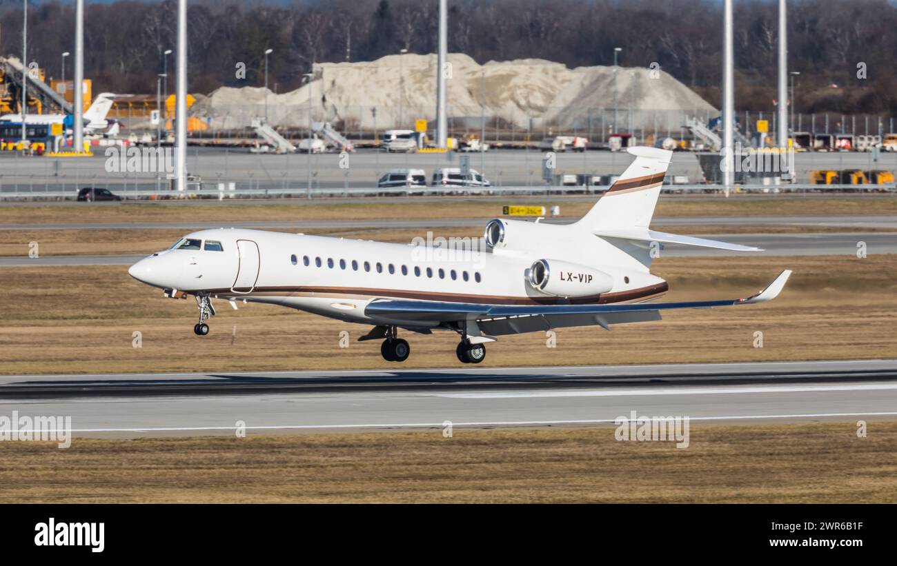 München, Deutschland - 1. Januar 2022: Ein Dassault Falcon 8X von ...