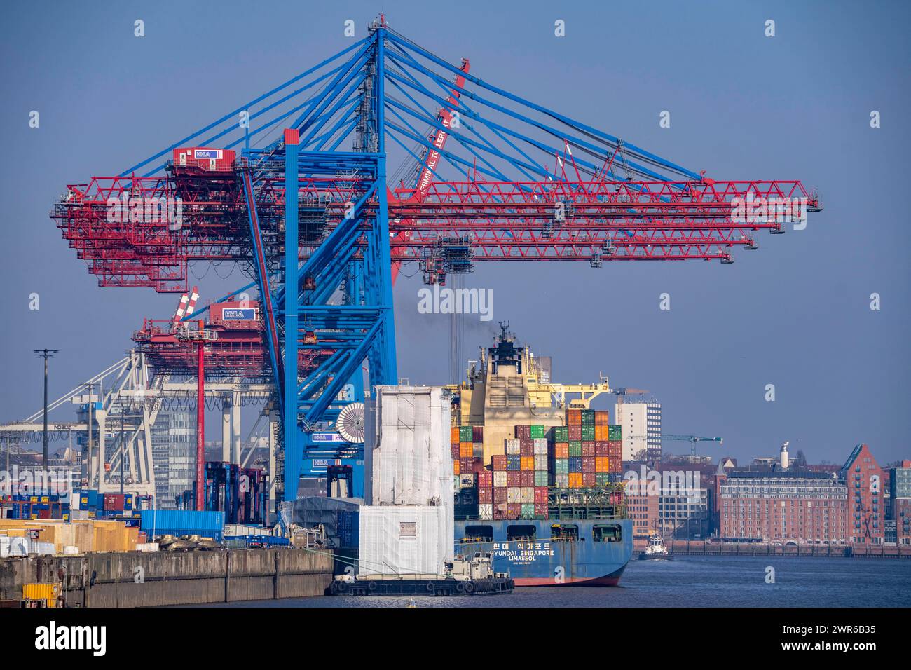 HHLA Container-Terminal Tollerort, Containerschiff Hyundai Singapore ...