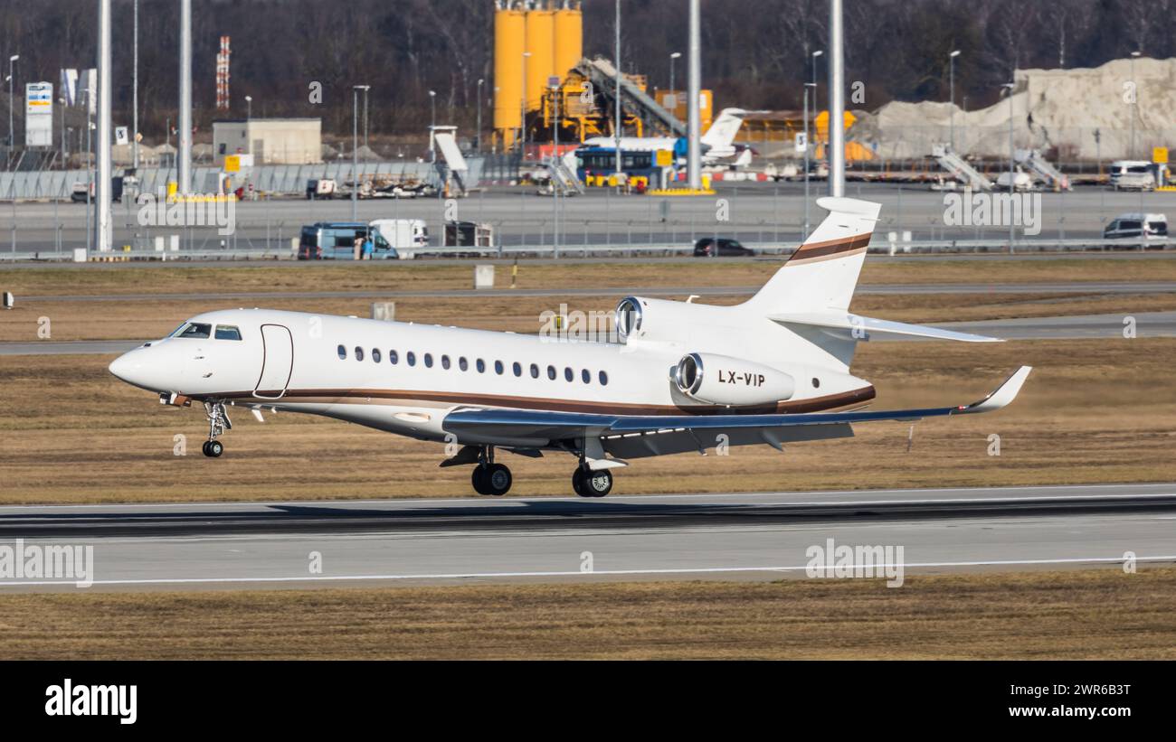 München, Deutschland - 1. Januar 2022: Ein Dassault Falcon 8X von ...