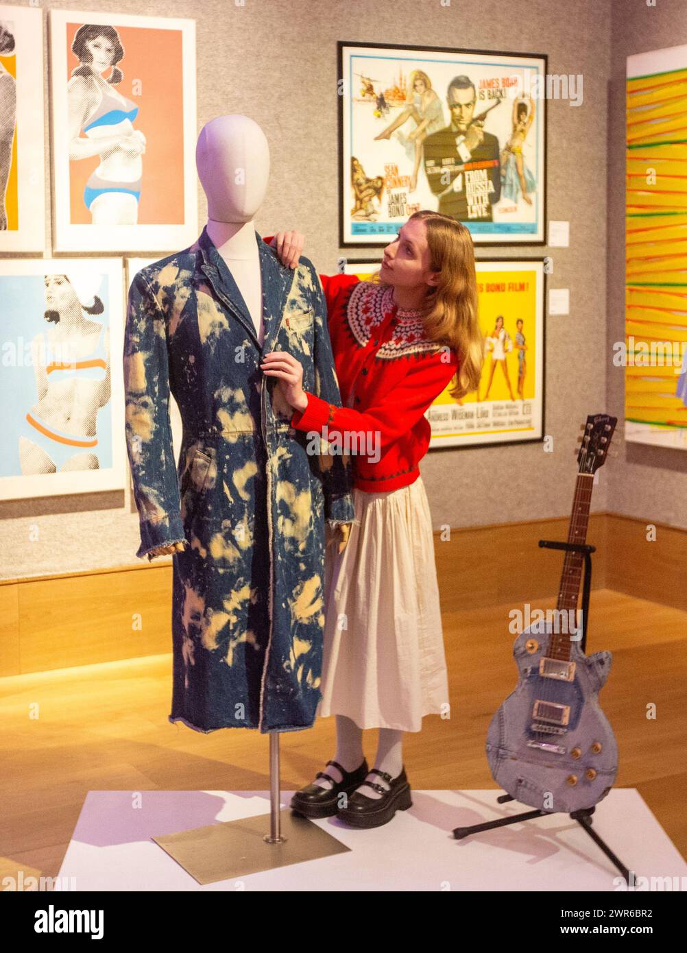 Alexander mcqueen 1996 hi-res stock photography and images - Alamy