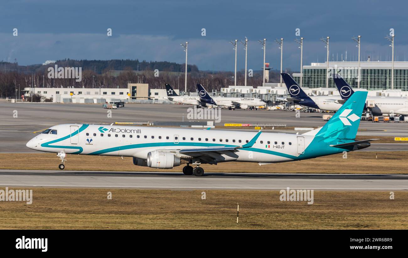 München, Deutschland - 1. Januar 2022: Ein Embraer 195LR von Air ...