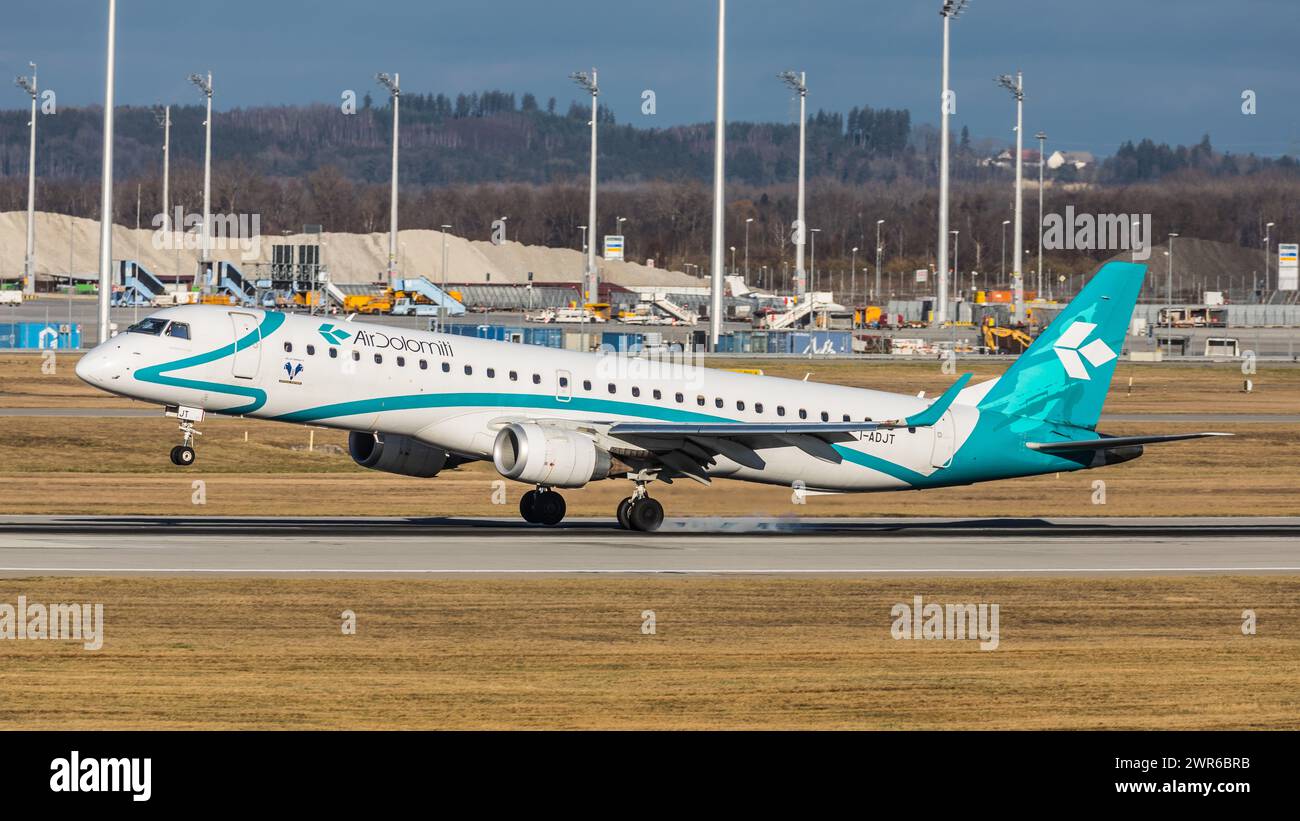 München, Deutschland - 1. Januar 2022: Ein Embraer 195LR von Air ...