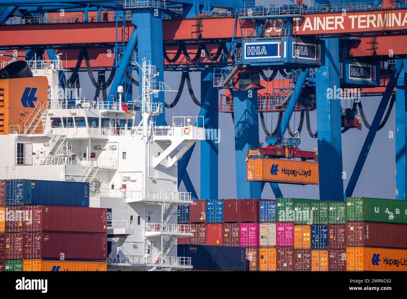 Singapore container port 2024 hi-res stock photography and images - Alamy