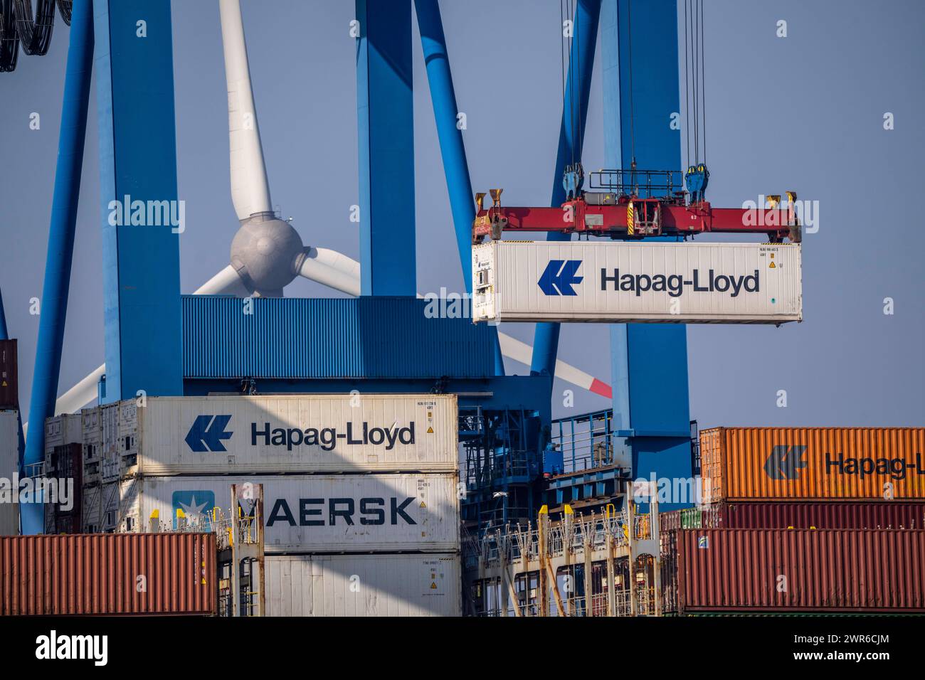 Hamburger Hafen, Container-Terminal-Altenwerder, Containerschiff bei ...