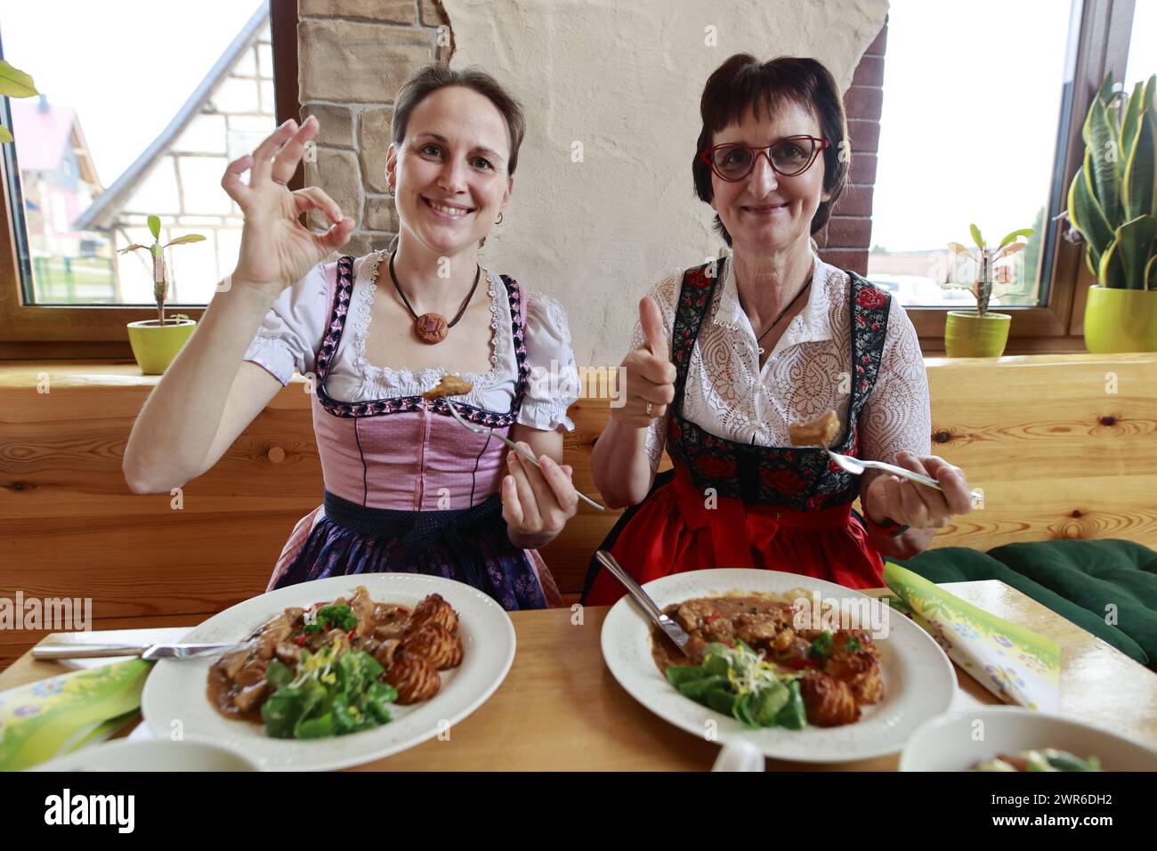 Tanne, Germany. 11th Mar, 2024. Julia and her mother Susanne Thielecke ...