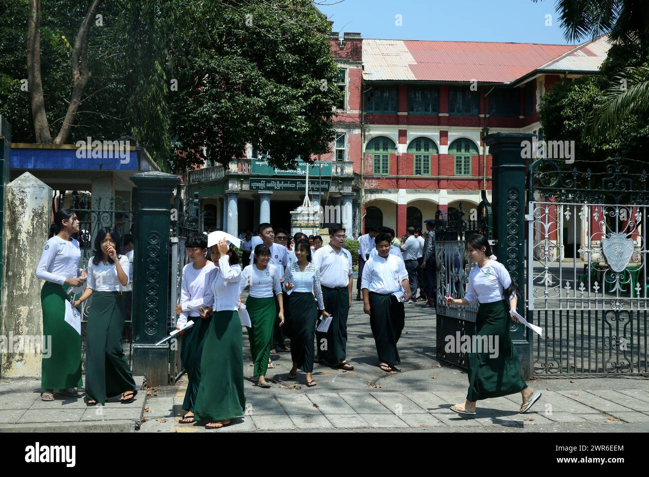 Myanmar matriculation exam hi-res stock photography and images - Alamy