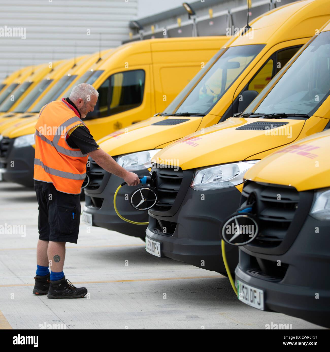 Leeds dhl hi-res stock photography and images - Alamy