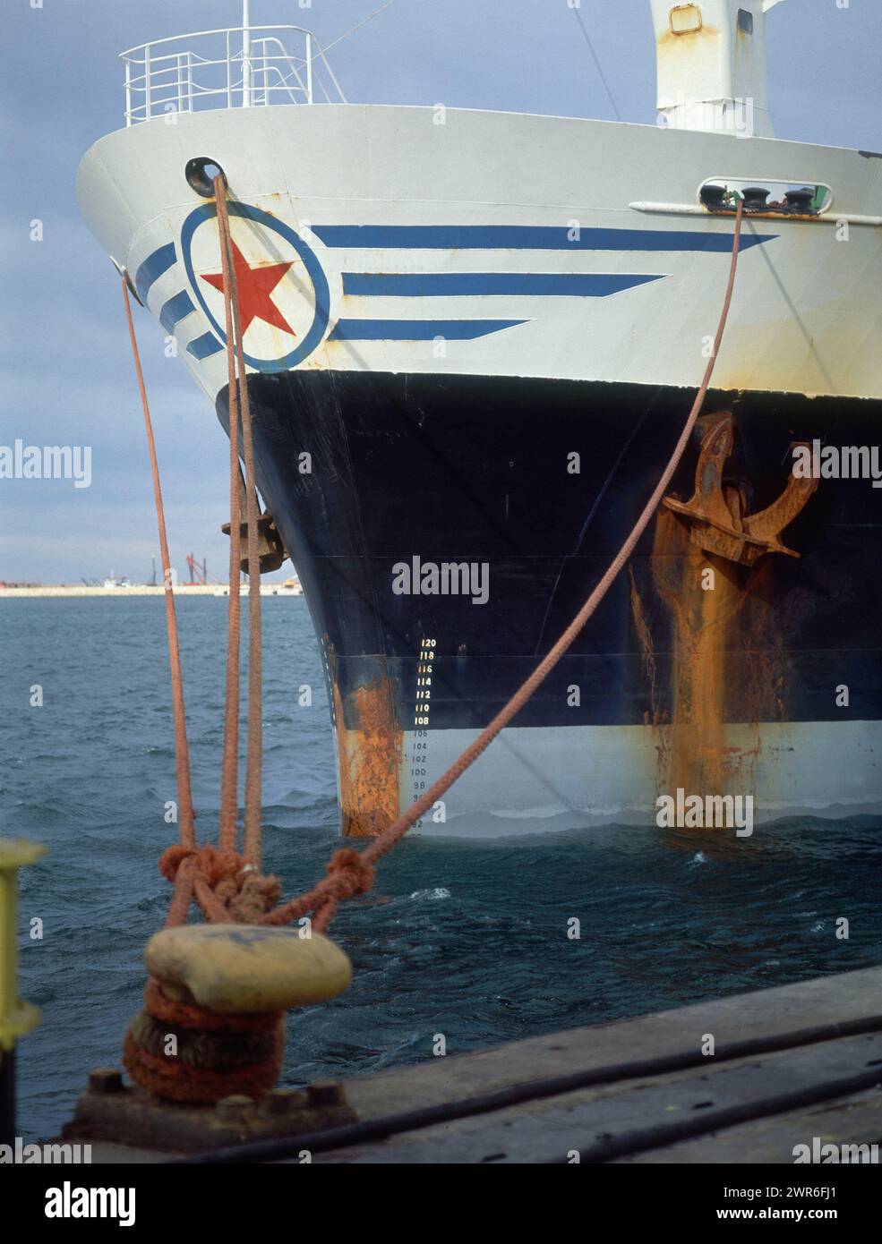 PROA DE BARCO CON OXIDO. Location: PUERTO. Valencia. SPAIN Stock Photo ...