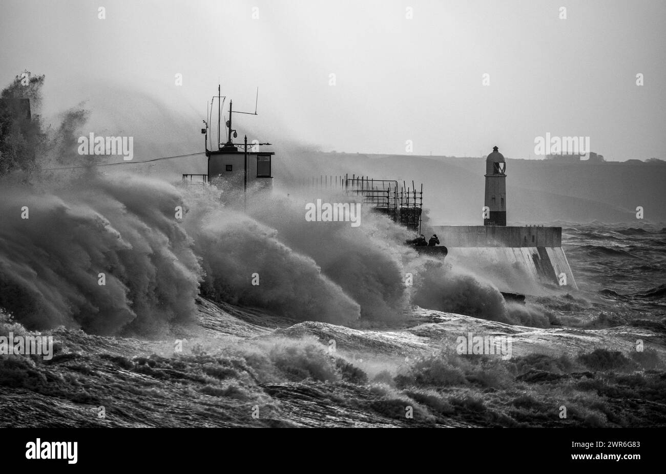 18/02/22 Photographers brave huge waves which crash over the 30ft-high ...
