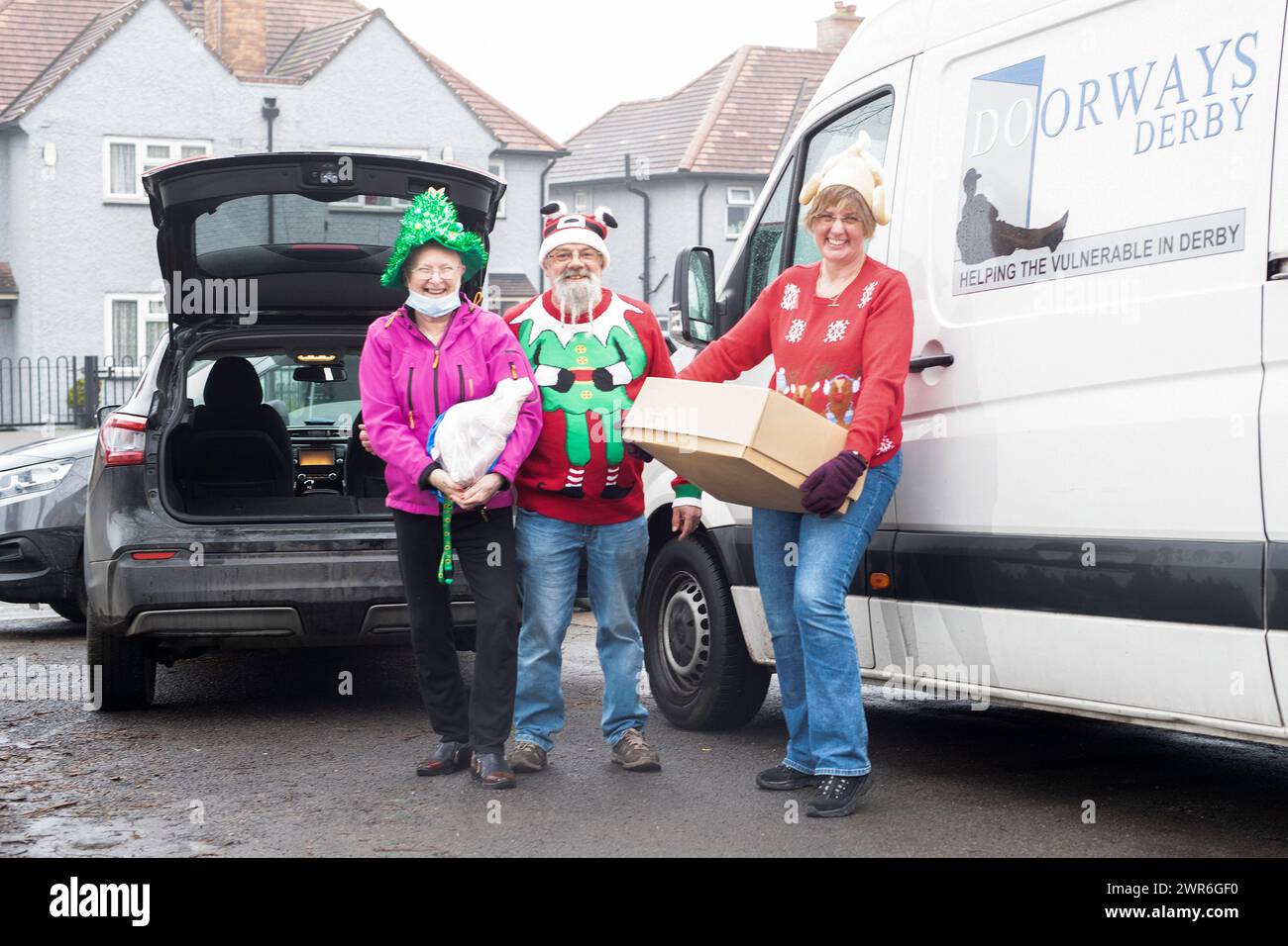 23/12/21 Ashbourne volunteer Hazel Ede with Derek and Rachel Murt ...