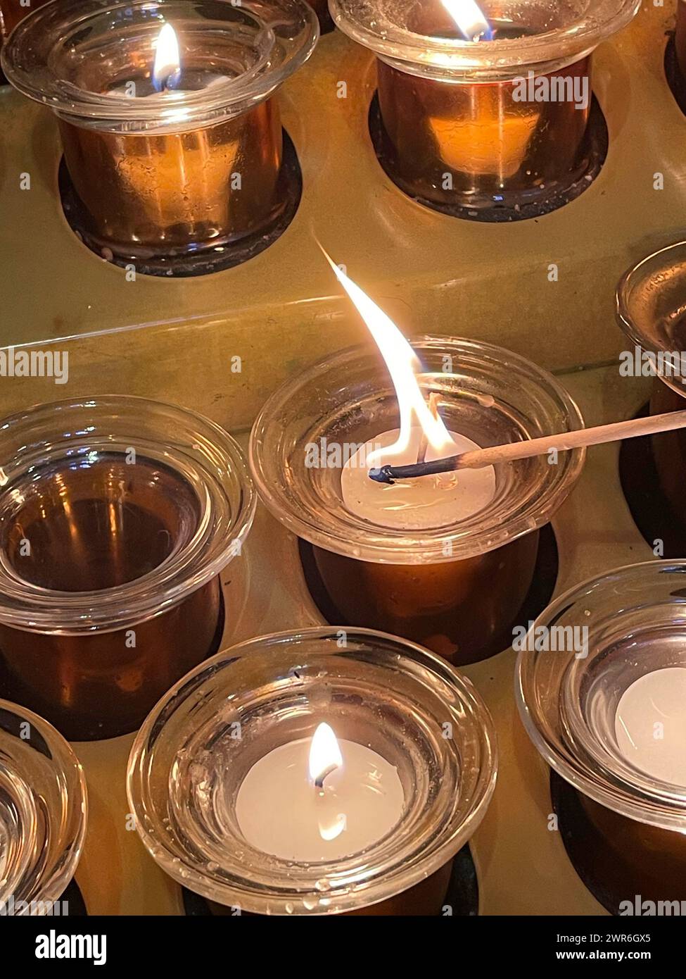 Votive Candle Offering, St. Patrick's Cathedral, Fifth Avenue, NYC, USA ...