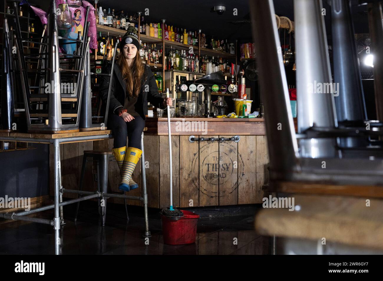 21/02/22 Commissioned photo for Janet Tomlinson Bar Manager, Julia ...