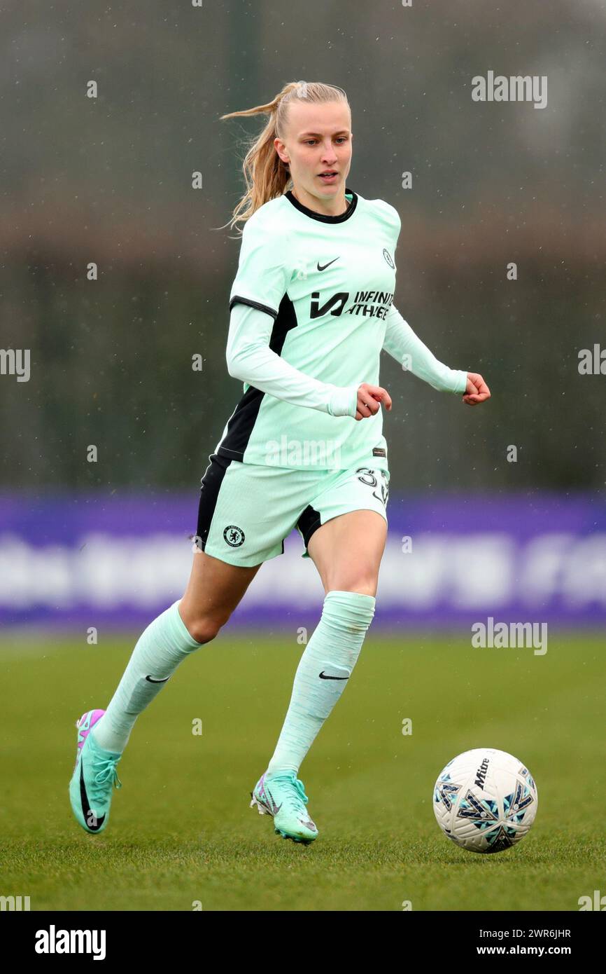 Chelsea's Aggie Beever-Jones runs with the ball during the Adobe Women ...