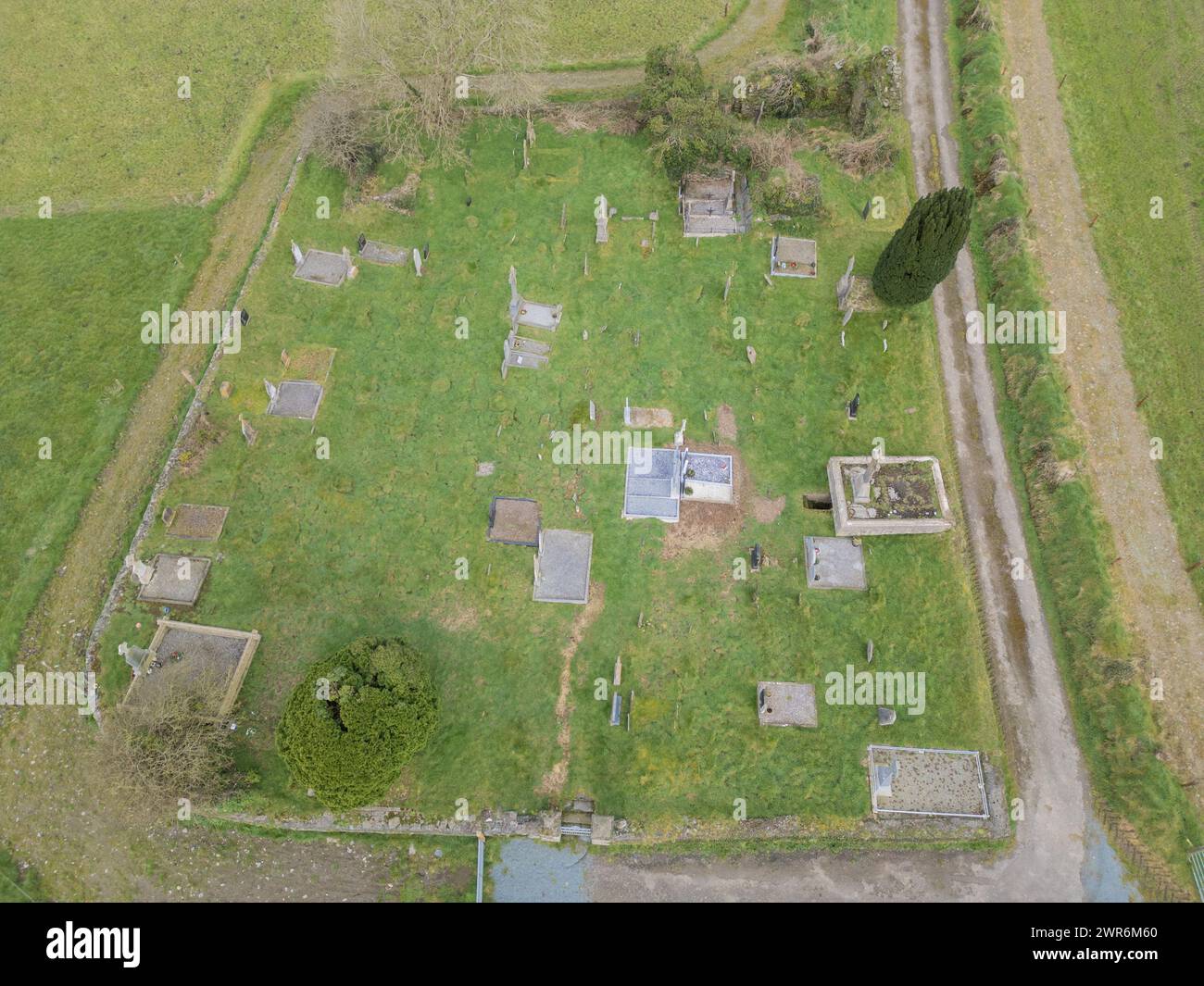 Old graveyard clogagh hi-res stock photography and images - Alamy