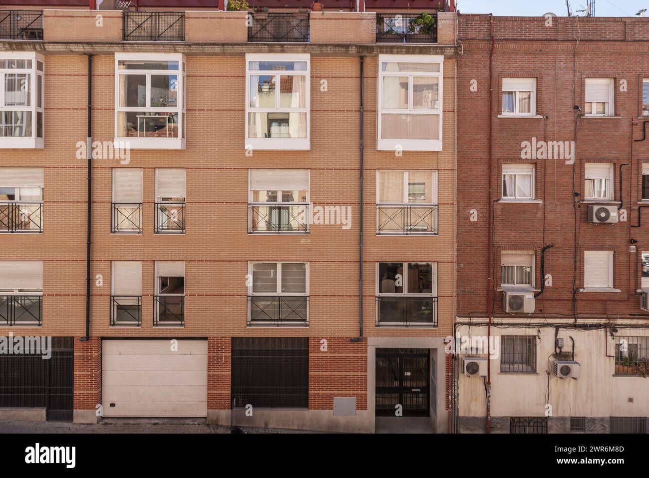 Ground perspective buildings hi-res stock photography and images - Alamy