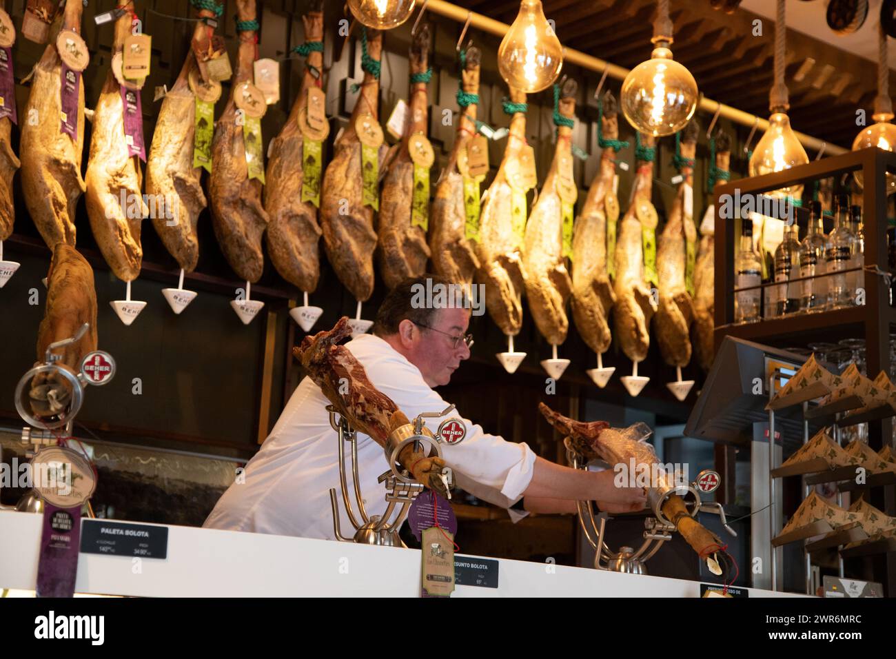 Deli clerk hi-res stock photography and images - Alamy