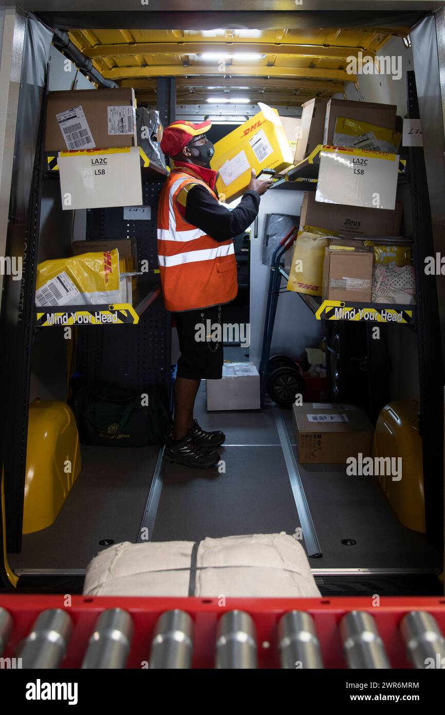 Leeds dhl hi-res stock photography and images - Alamy