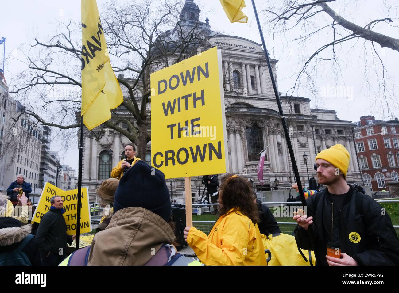 Protesters outside westminster abbey hi-res stock photography and ...