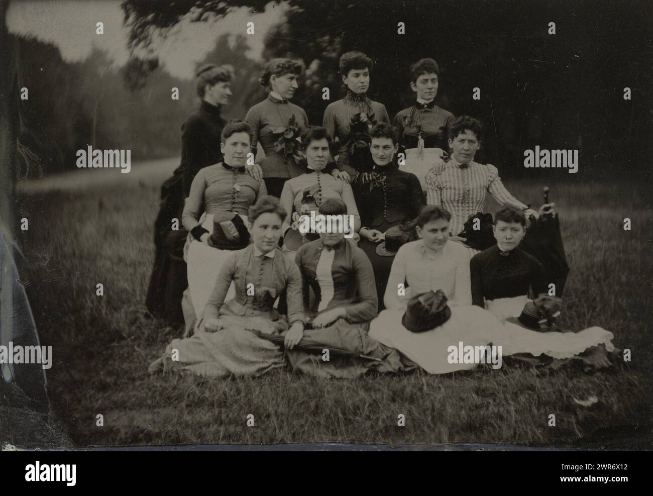 Group of twelve women hi-res stock photography and images - Alamy