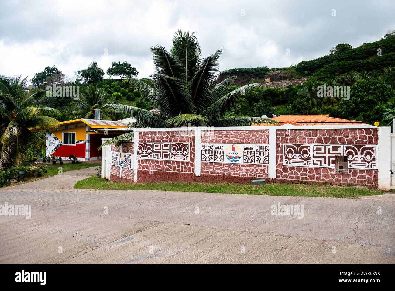 House in Taioha'e, Nuku Hiva painted with Marquesan flag Stock Photo ...