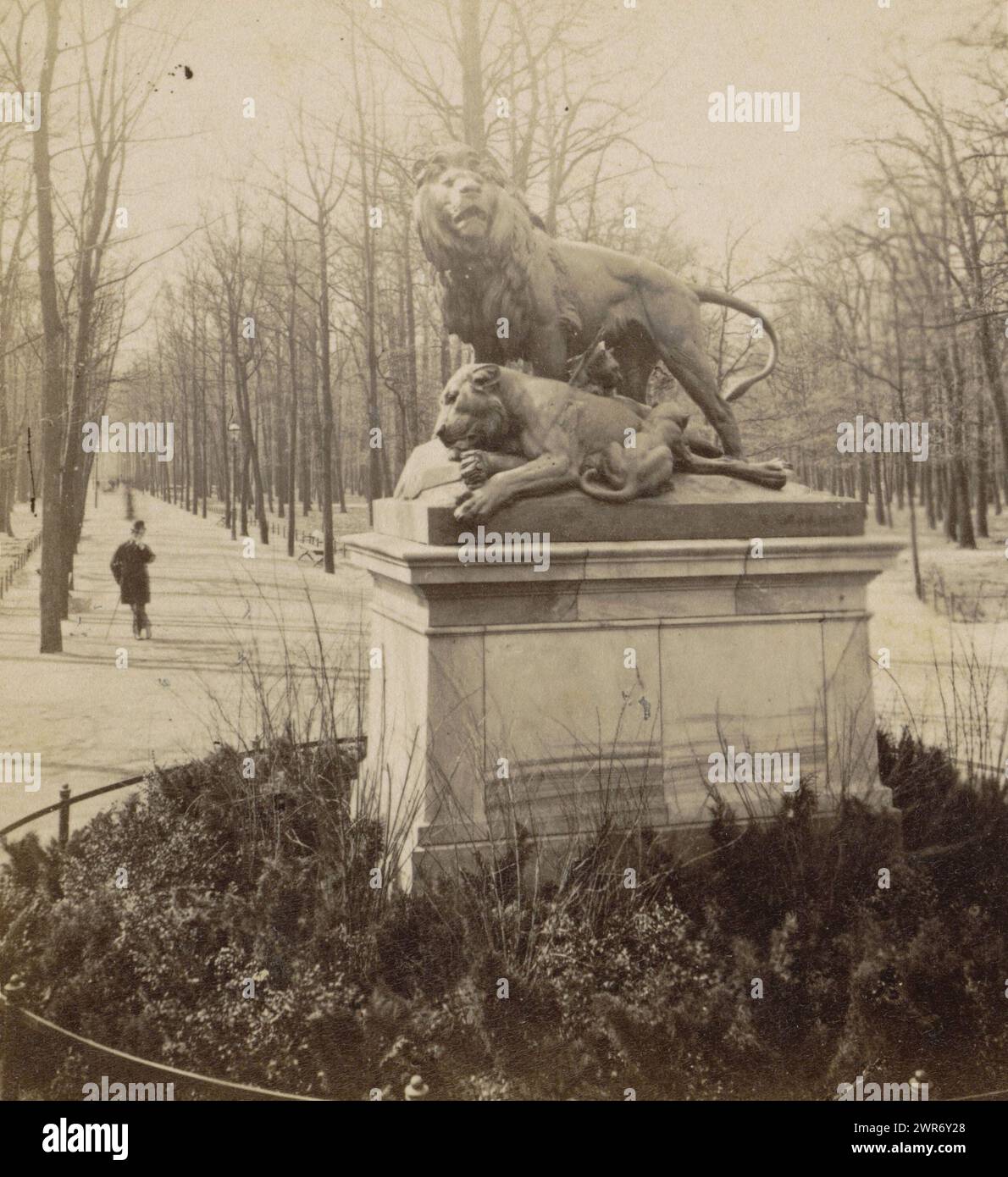 Statue with a group of lions in Tiergarten, Berlin, Lowengruppe im ...