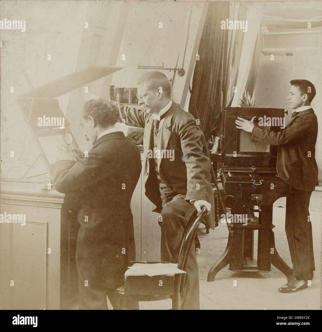 Photographers studio 1920 hi-res stock photography and images - Alamy