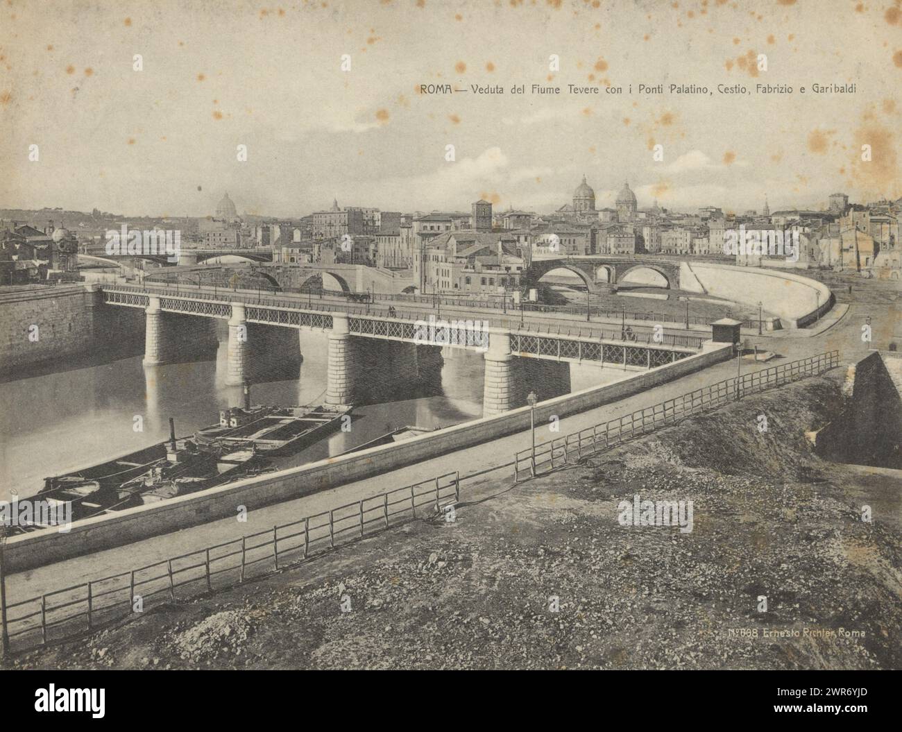 Veduta del fiume tevere con i ponti palatino hi-res stock photography ...