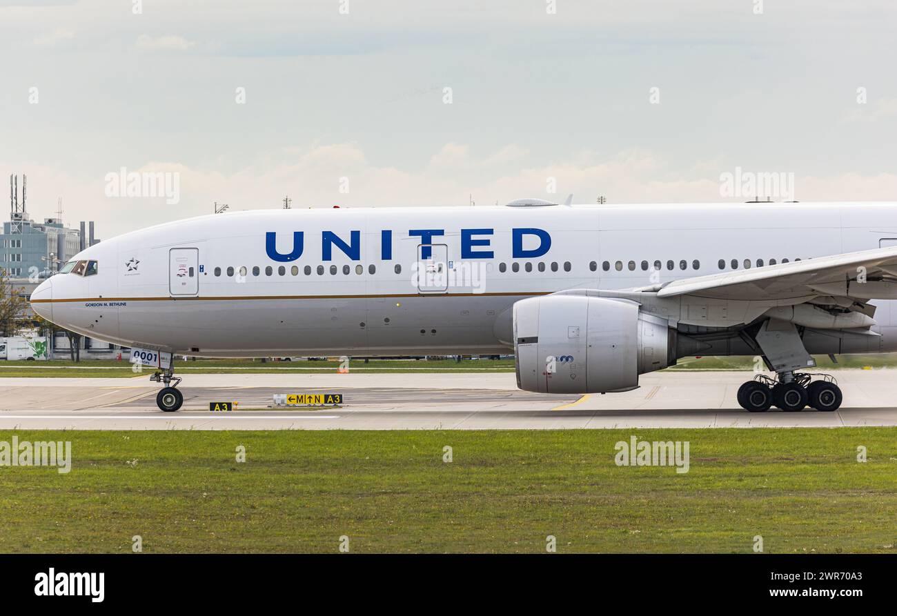 Boeing 777 224er hi-res stock photography and images - Alamy