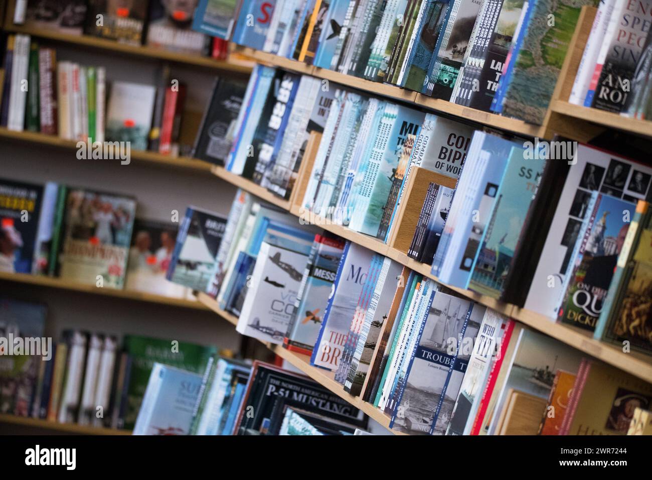 High peak bookstore hi-res stock photography and images - Alamy