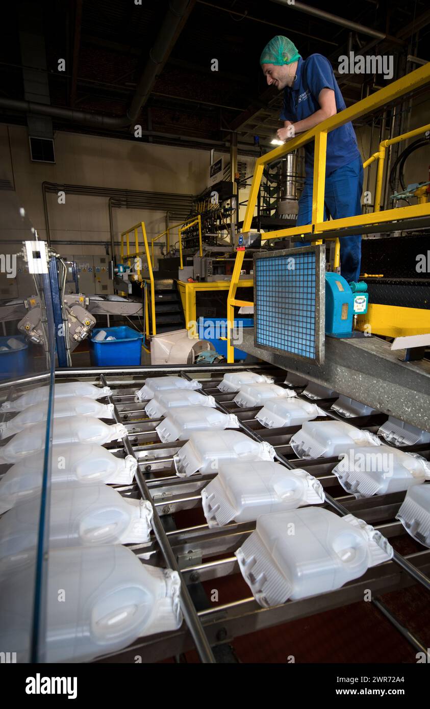 25/04/18 Machine Operator, Shaun Perry, 21, at Nampak's Dagenham plant ...