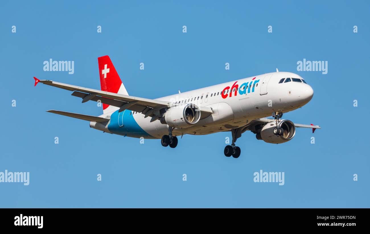 Zürich, Schweiz - 28. Februar 2022: Ein Airbus A320-200 von Chair ...