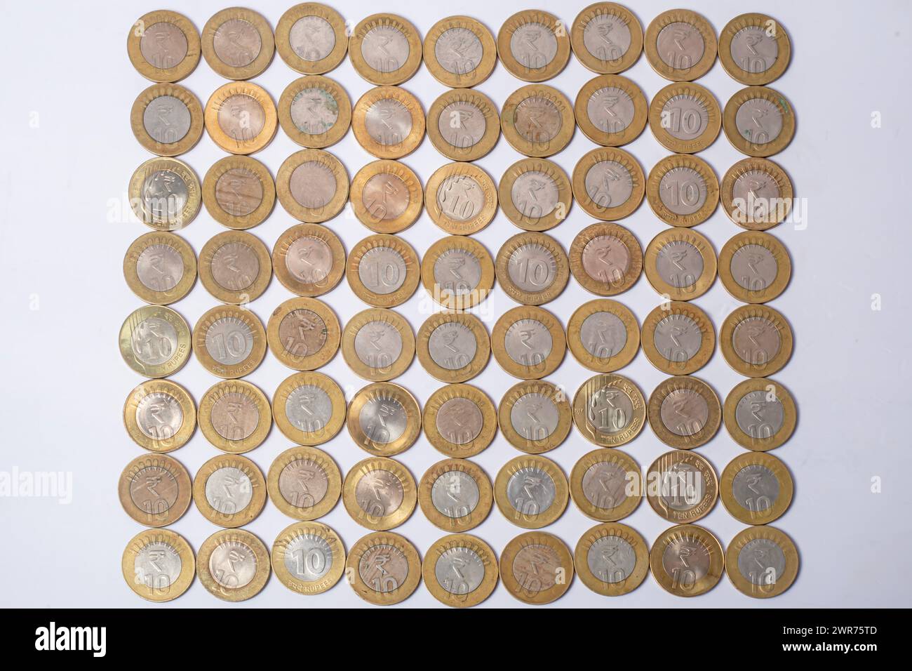 10 rupees gold coins hi-res stock photography and images - Alamy