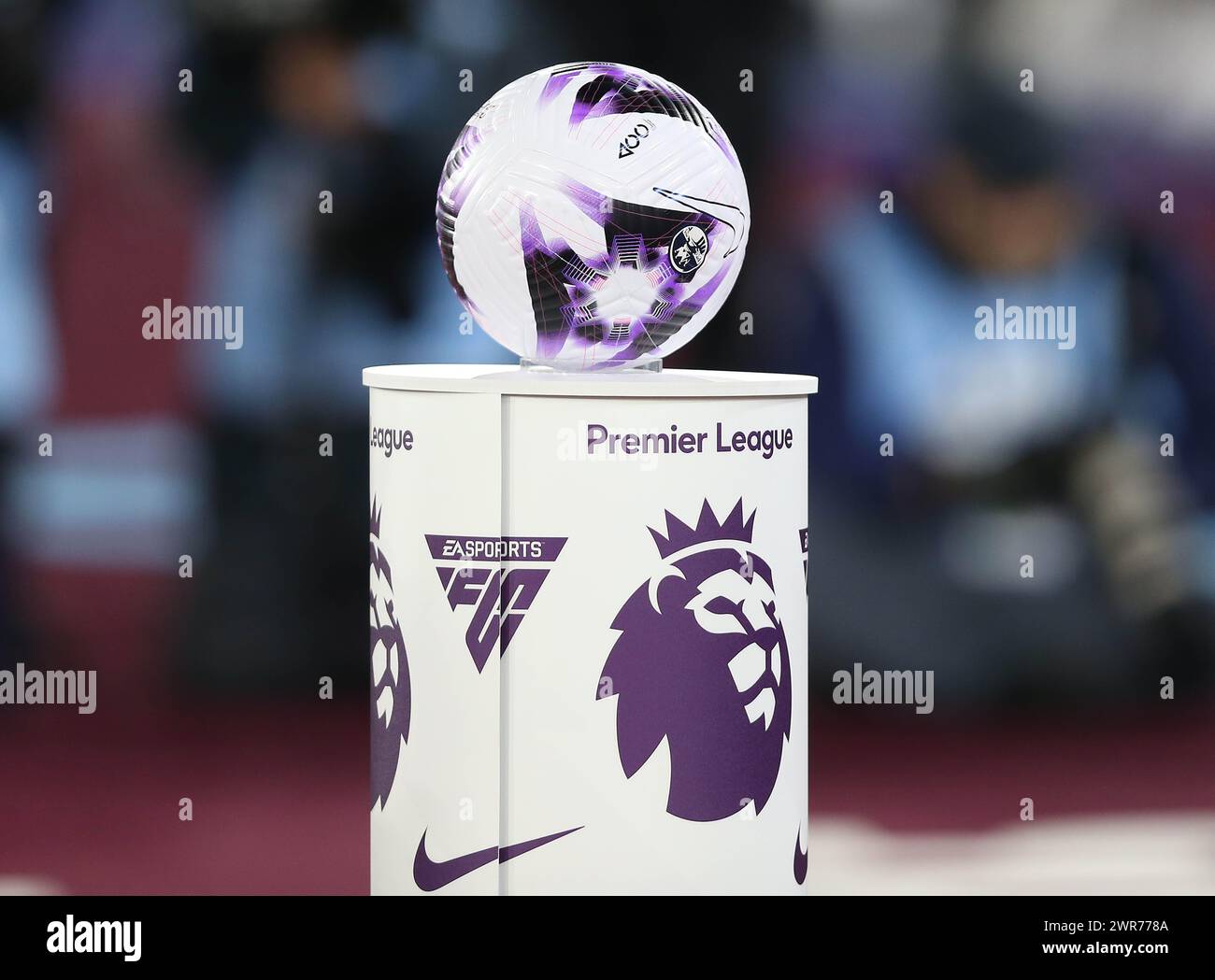 Nike premier league ball 2023 2024 hi-res stock photography and images ...